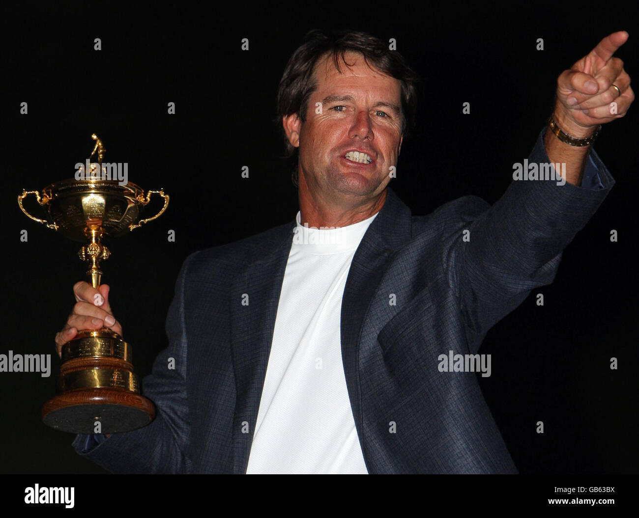 USA's captain Paul Azinger points to the fans as he celebrates winning ...