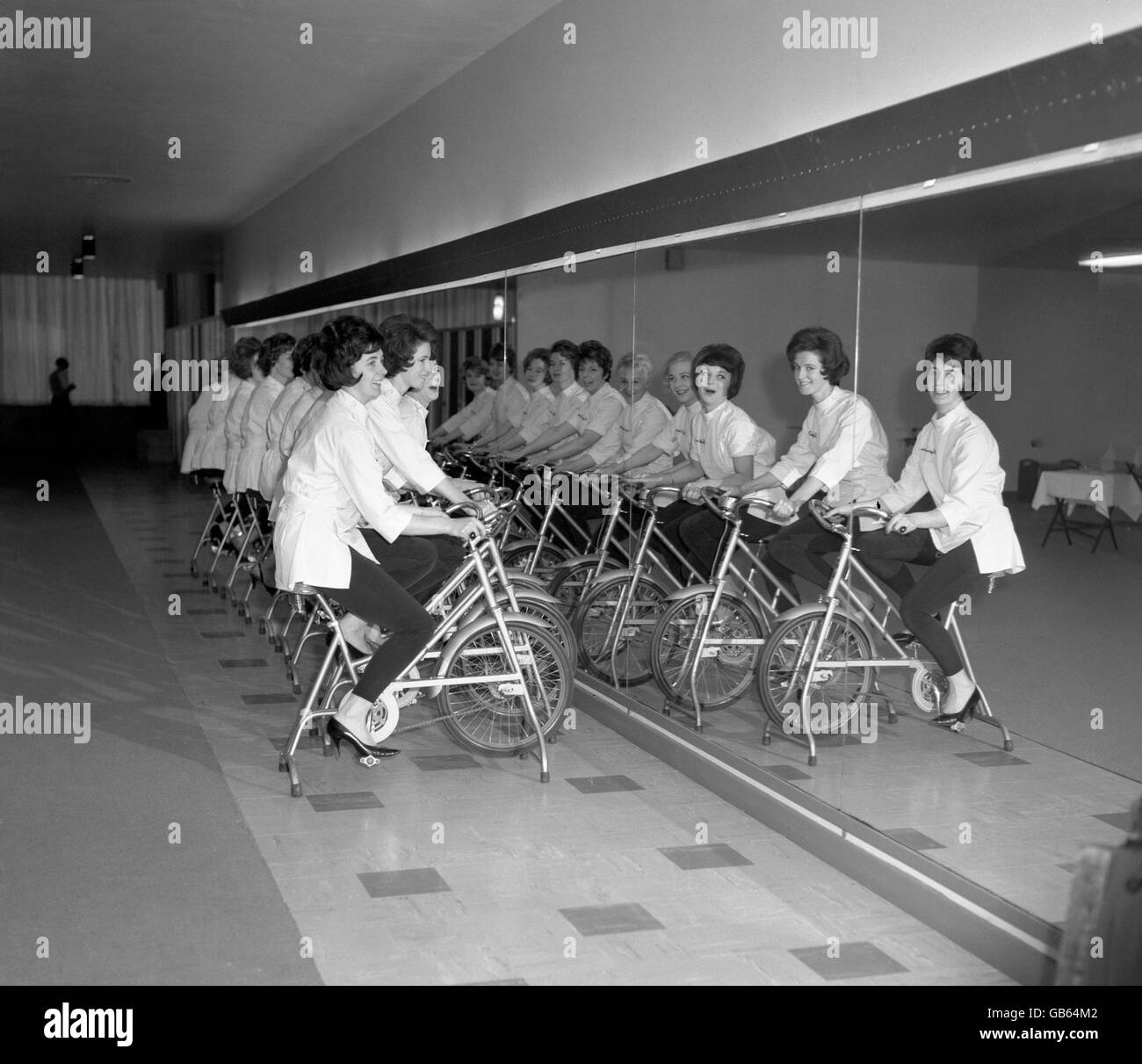 F1695 16 fitness bike gym mirror britainimagescollectionmove 1961 ...