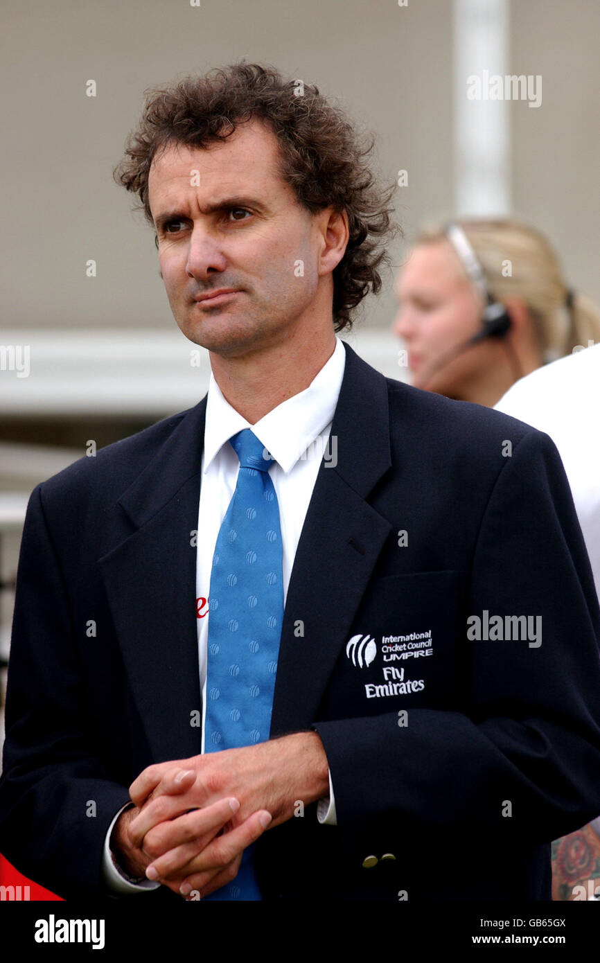 Cricket - npower Fourth Test - England v South Africa - Day Five. Billy ...