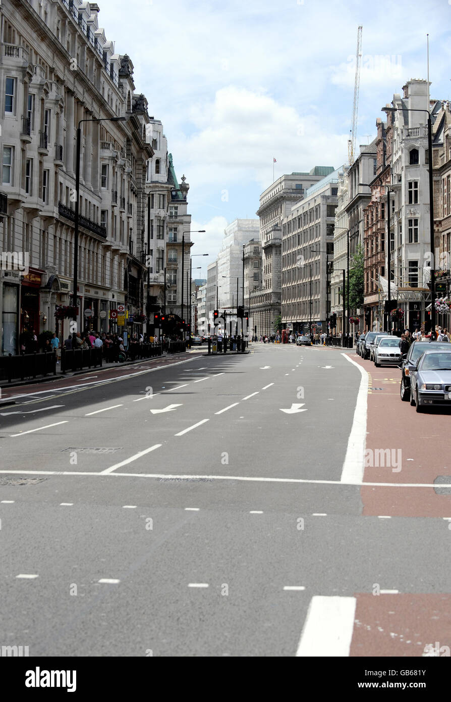 London Festival of Chariots. Piccadilly devoid of all traffic at 12 ...