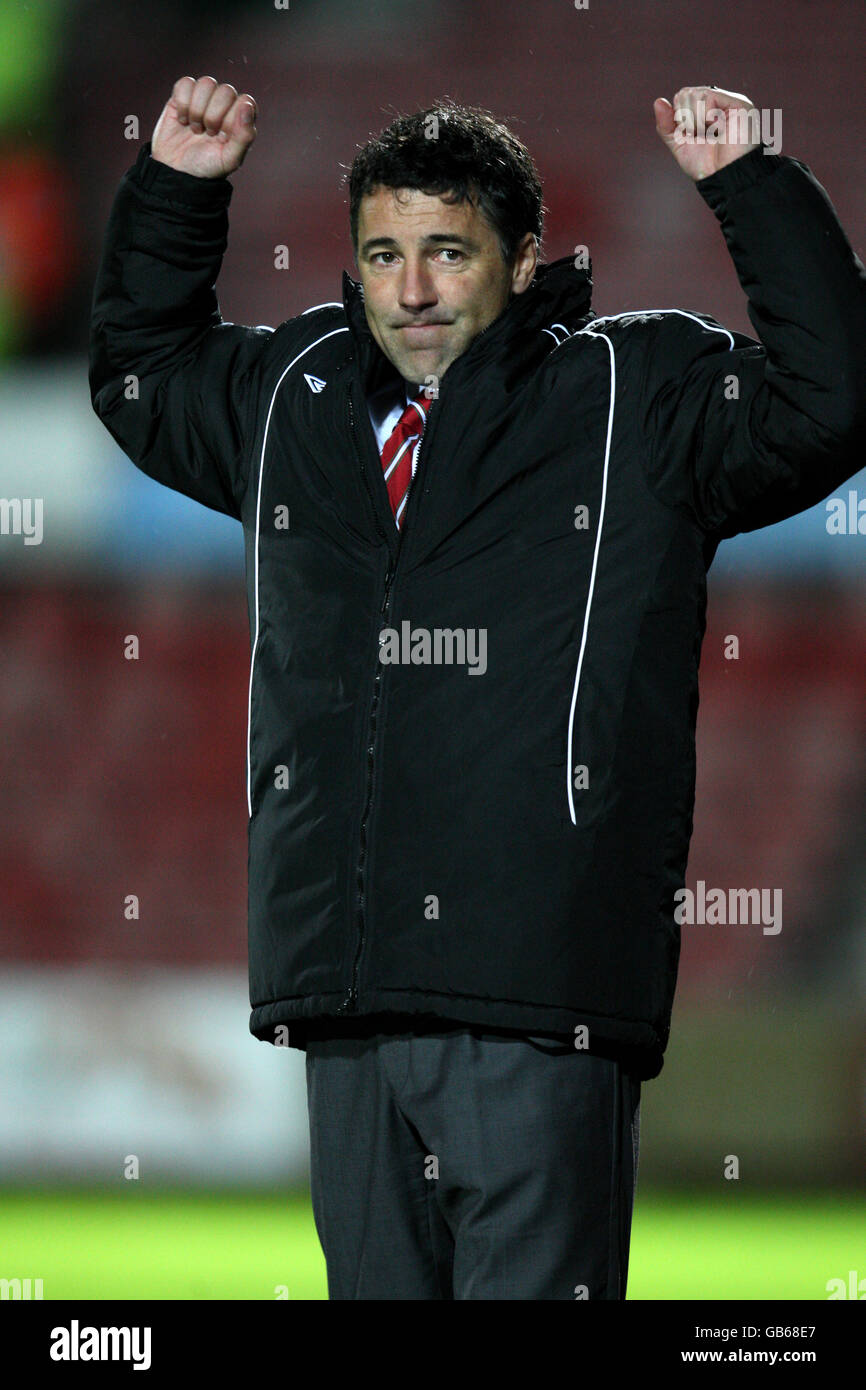 Wrexham manager Dean Saunders celebrates his sides' win Stock Photo - Alamy