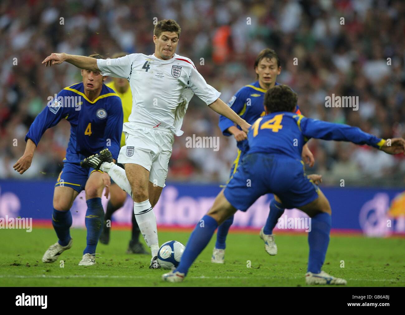 Three soccer players hi-res stock photography and images - Alamy