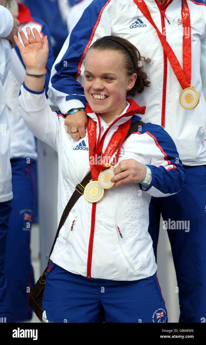 Para Olympic Swimmer Eleanor Simmonds celebrates on stage in Trafalgar ...