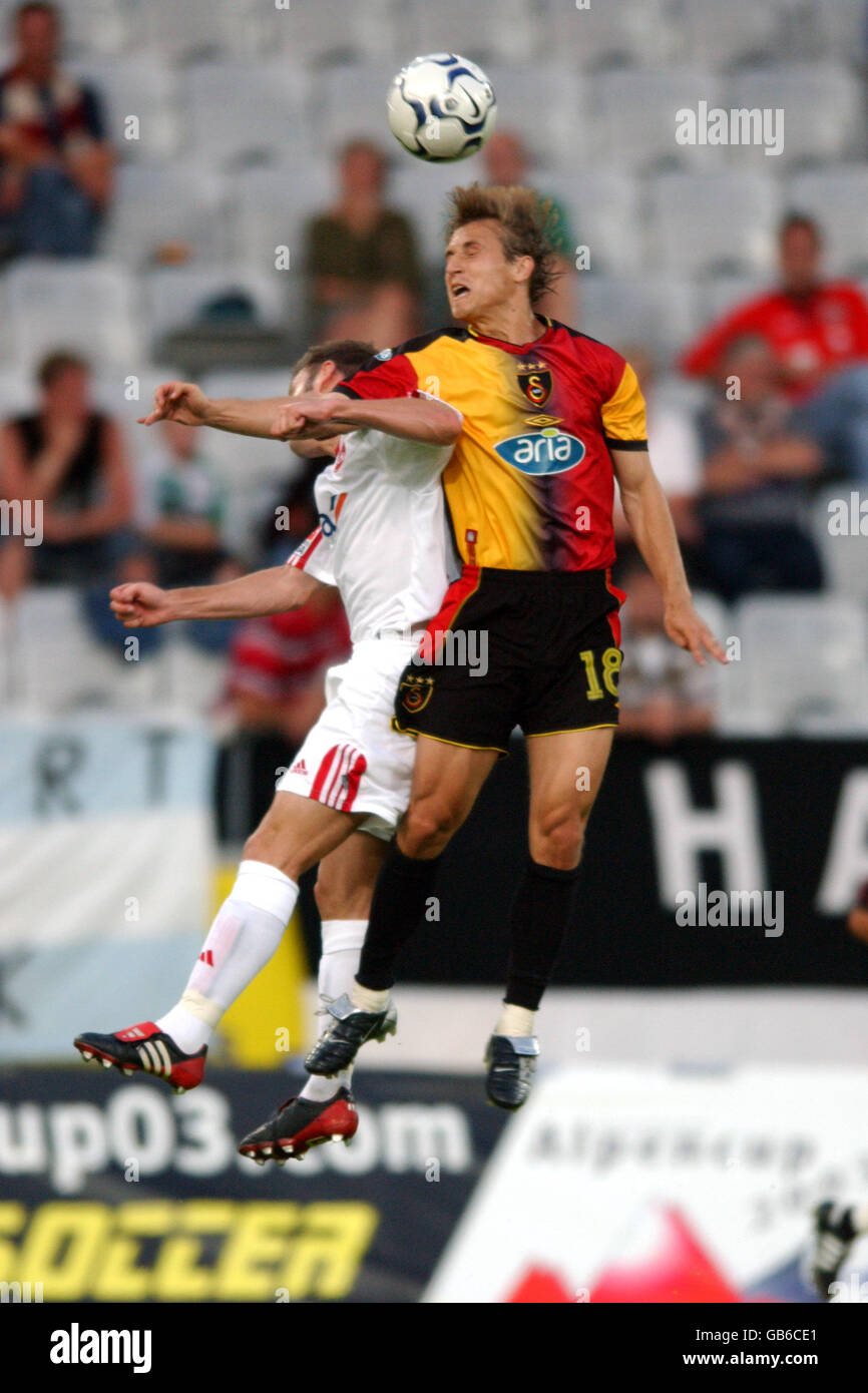 Galatasaray's Ayhan Akman (r) wins the ball in the air Stock Photo - Alamy