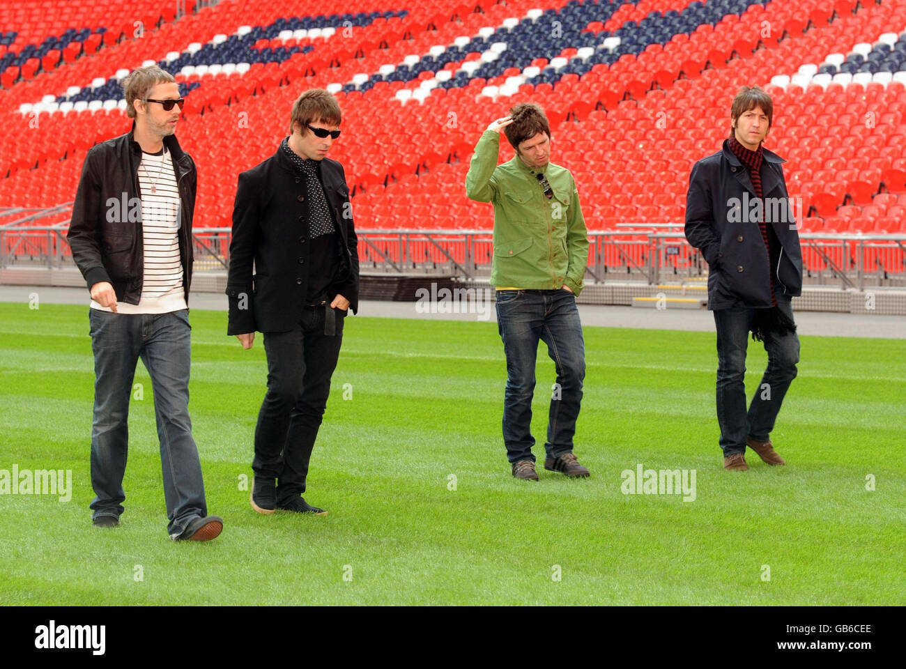 Oasis (from left to right) Andy Bell, Liam Gallagher, Noel Gallagher ...