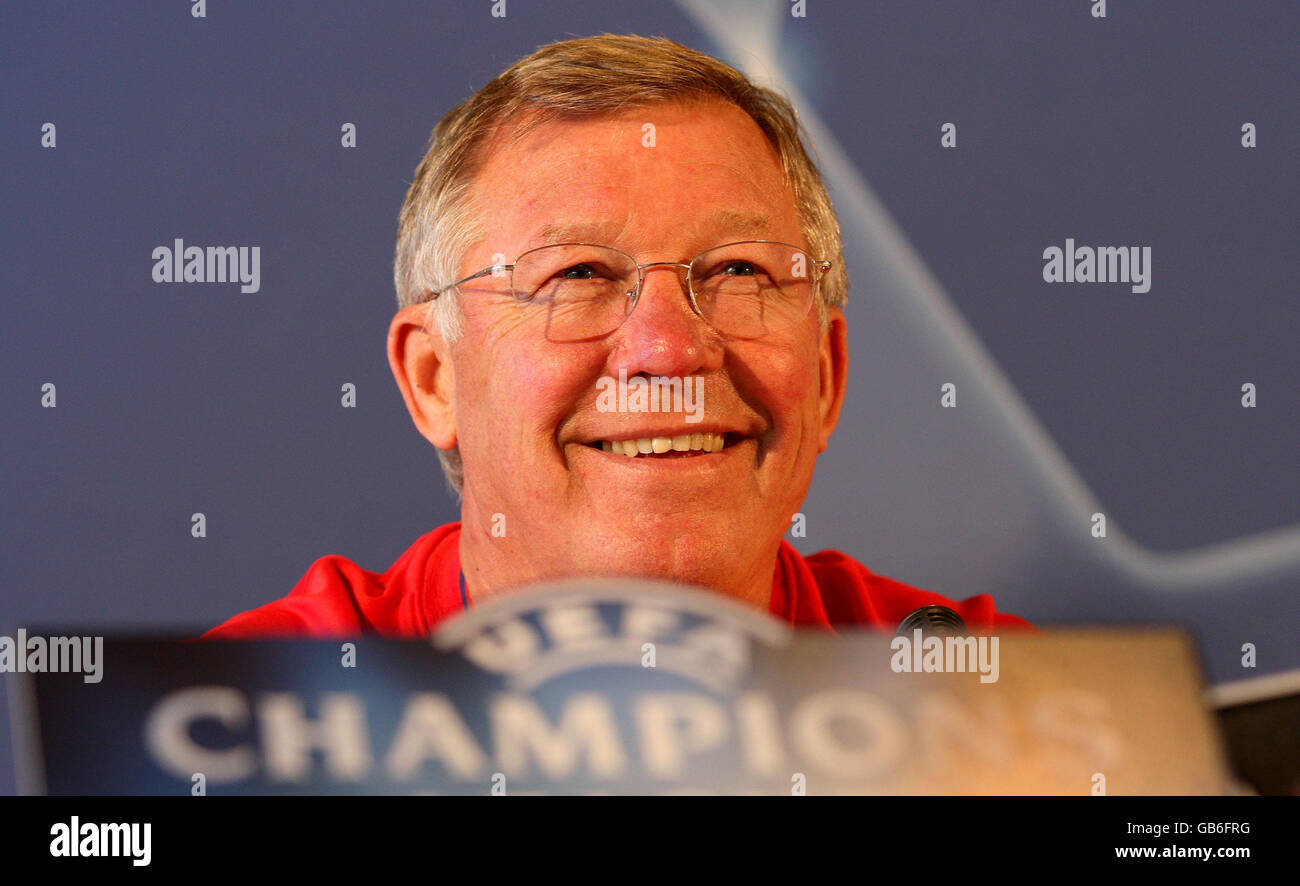 Football head head shot close up smiling alex ferguson hi-res stock ...