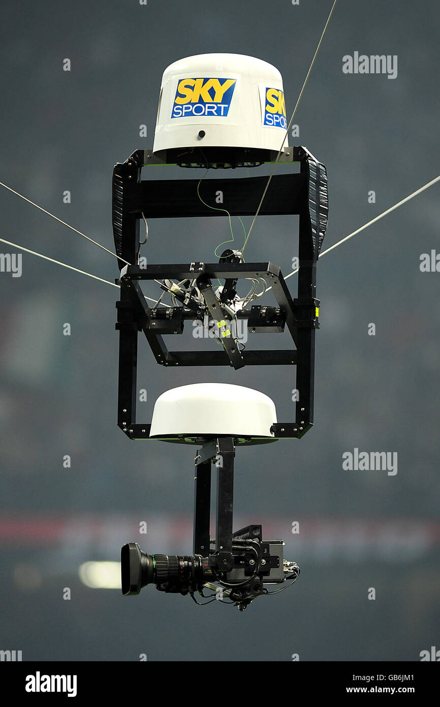 Camera suspended from wires hi-res stock photography and images - Alamy