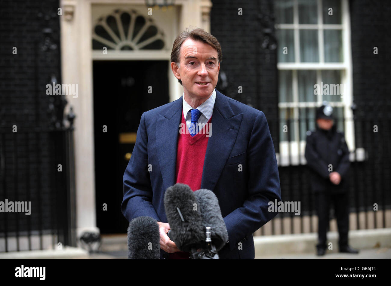 Peter Mandelson outside Downing Street for talks with Gordon Brown over ...