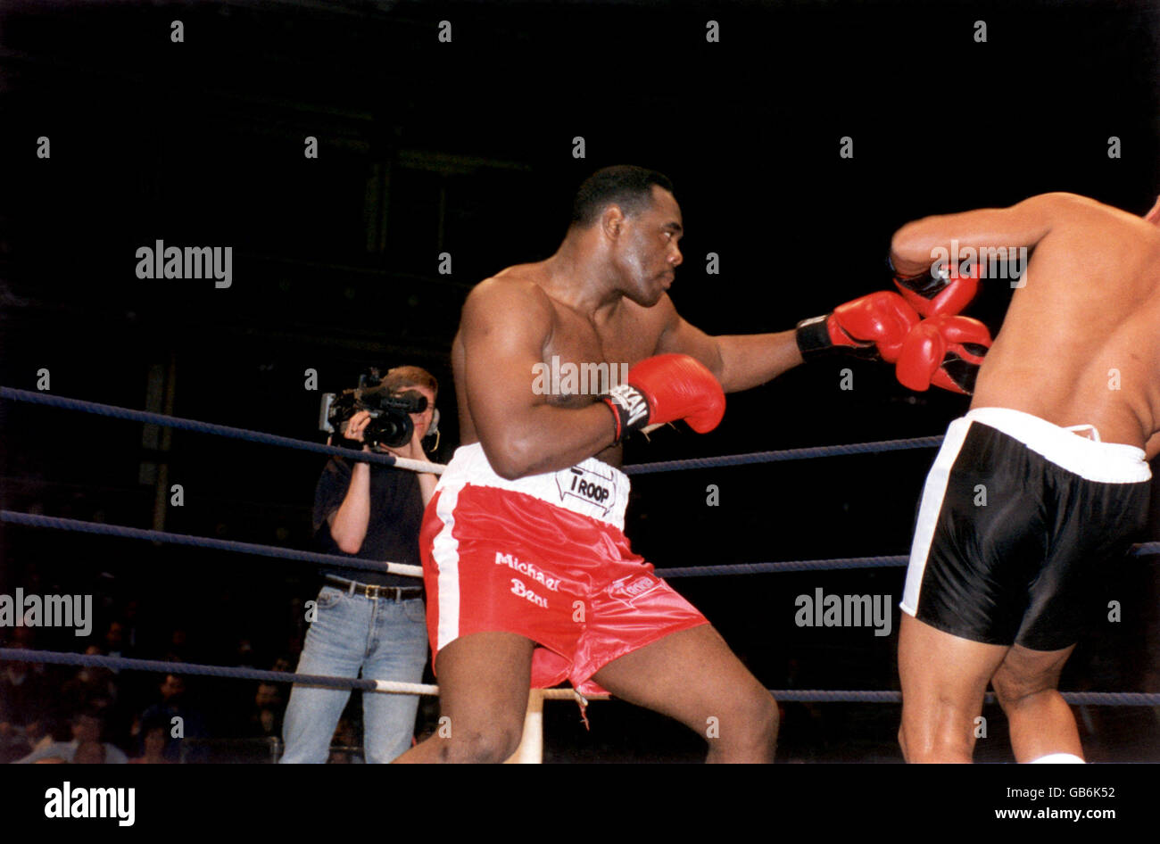 Boxing - Heavyweight - Michael Bentt v James Holly - York Hall, London Stock Photo - Alamy