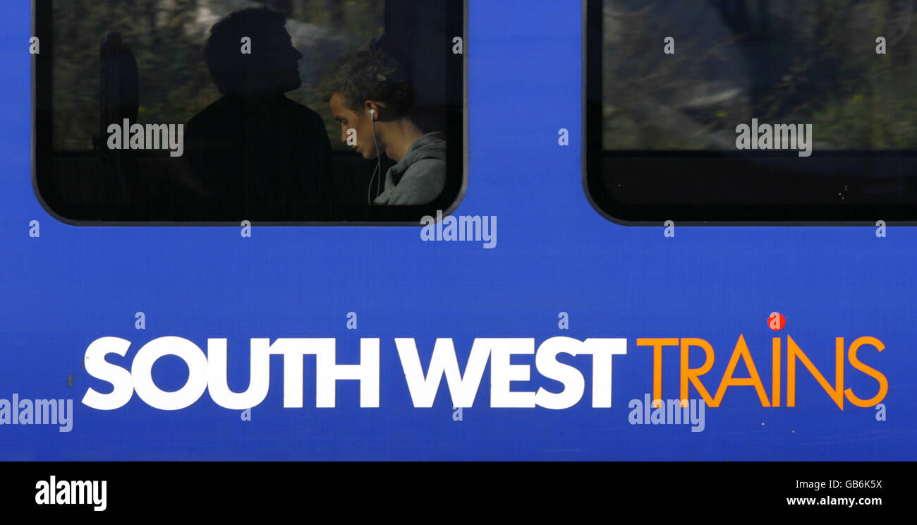 A South West Trains locomotive passing through Fratton station in ...