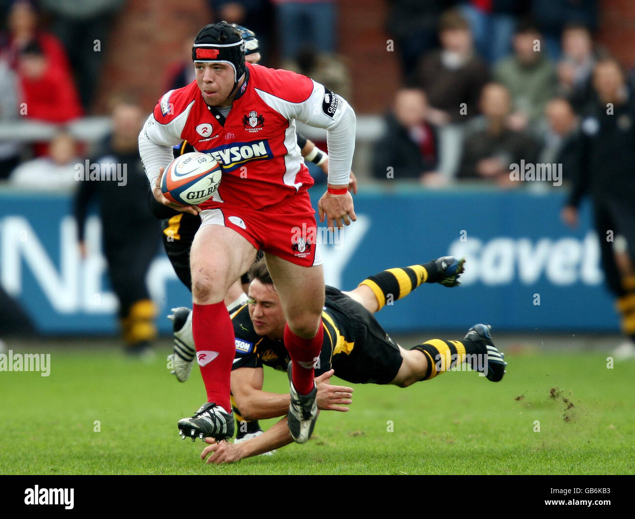 Rugbyu wasps full length tackle tackling england mangrs hi-res stock ...