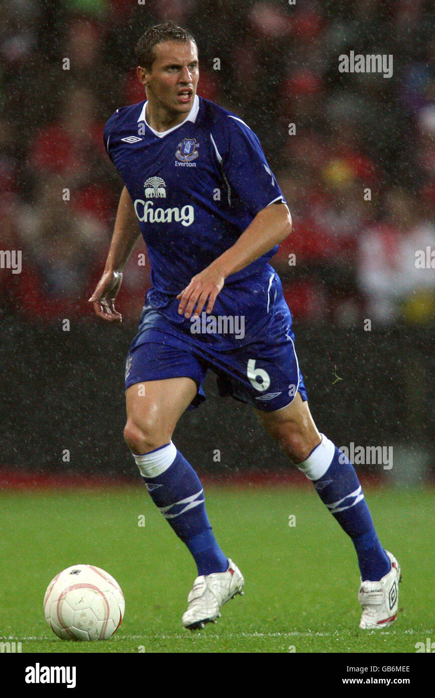 Soccer - UEFA Cup - First Round - Second Leg - Standard Liege v Everton ...