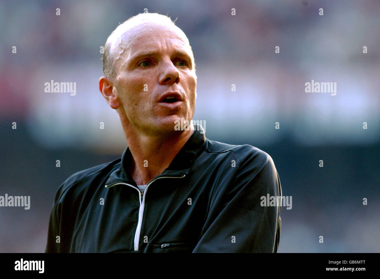 Football referee steve bennett High Resolution Stock Photography and ...
