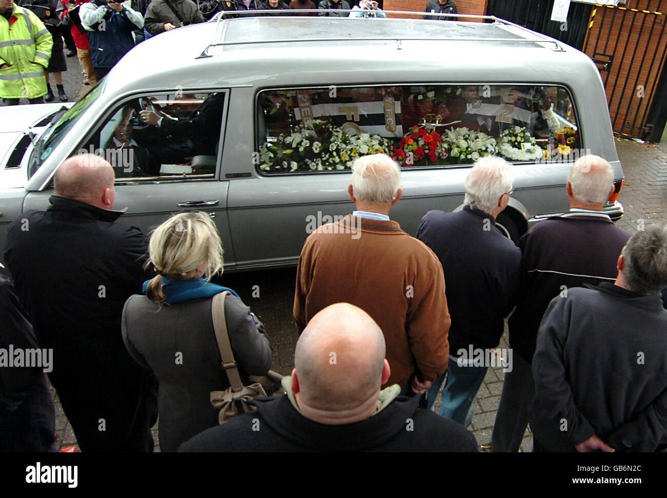 Soccer - Jimmy Sirrel Funeral - Nottingham. Fans gathering around the ...