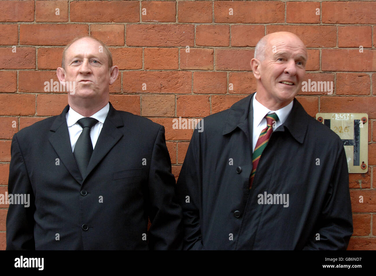 Former Notts County player Iain McCulloch (l) with former manager Billy ...