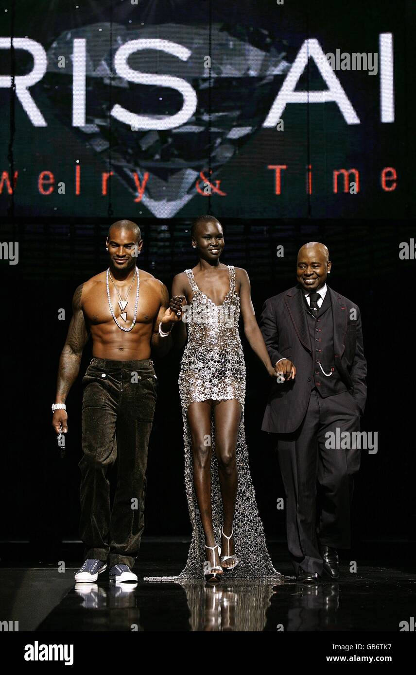 Alek wek catwalk hi-res stock photography and images - Alamy