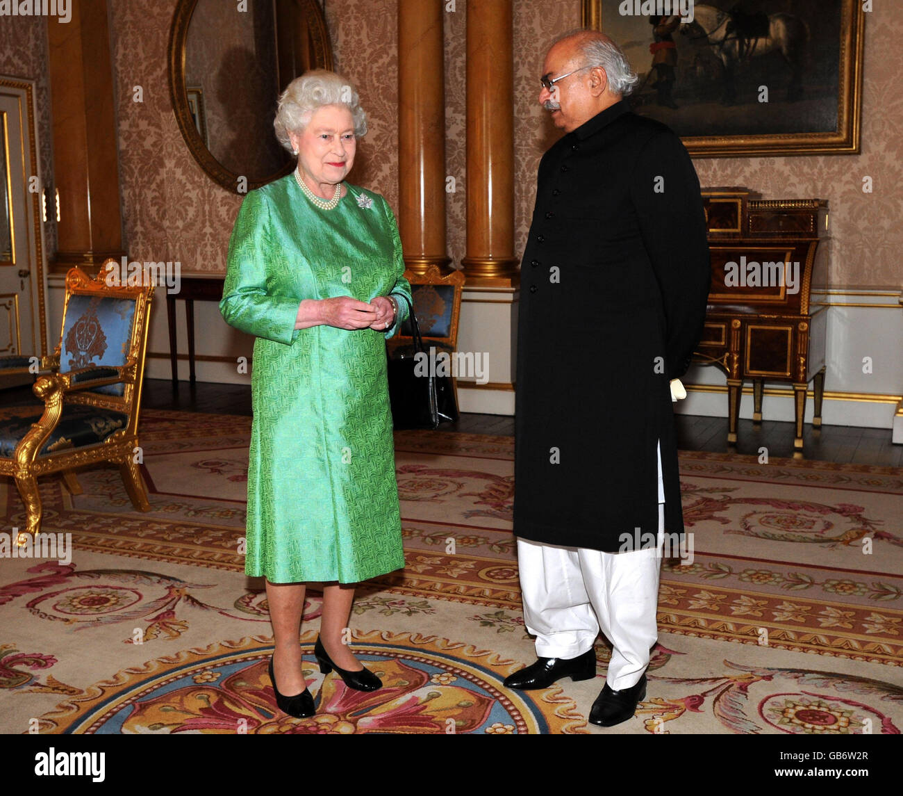 Queen elizabeth receives representatives hi-res stock photography and ...
