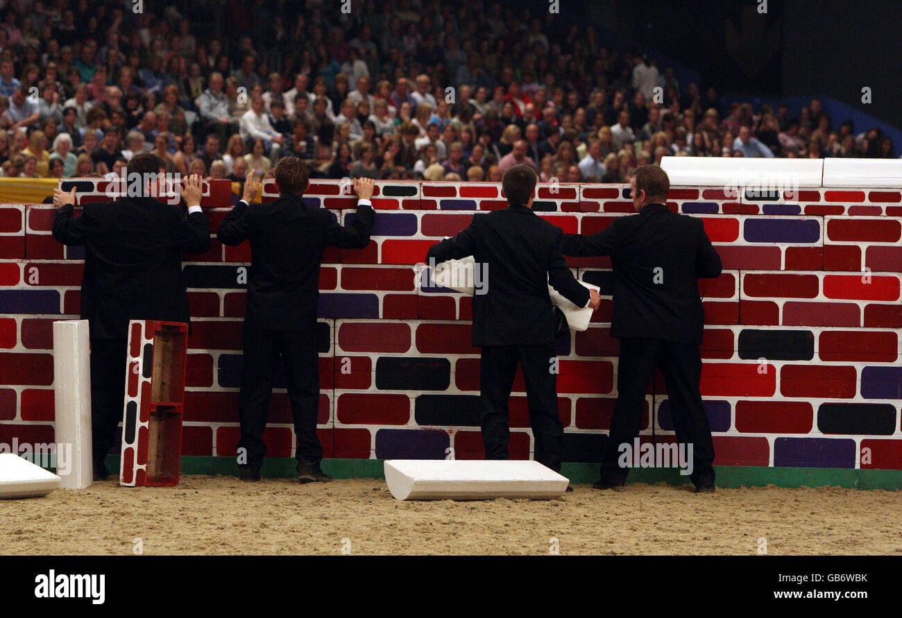 Horse of the year show puissance wall hi-res stock photography and ...
