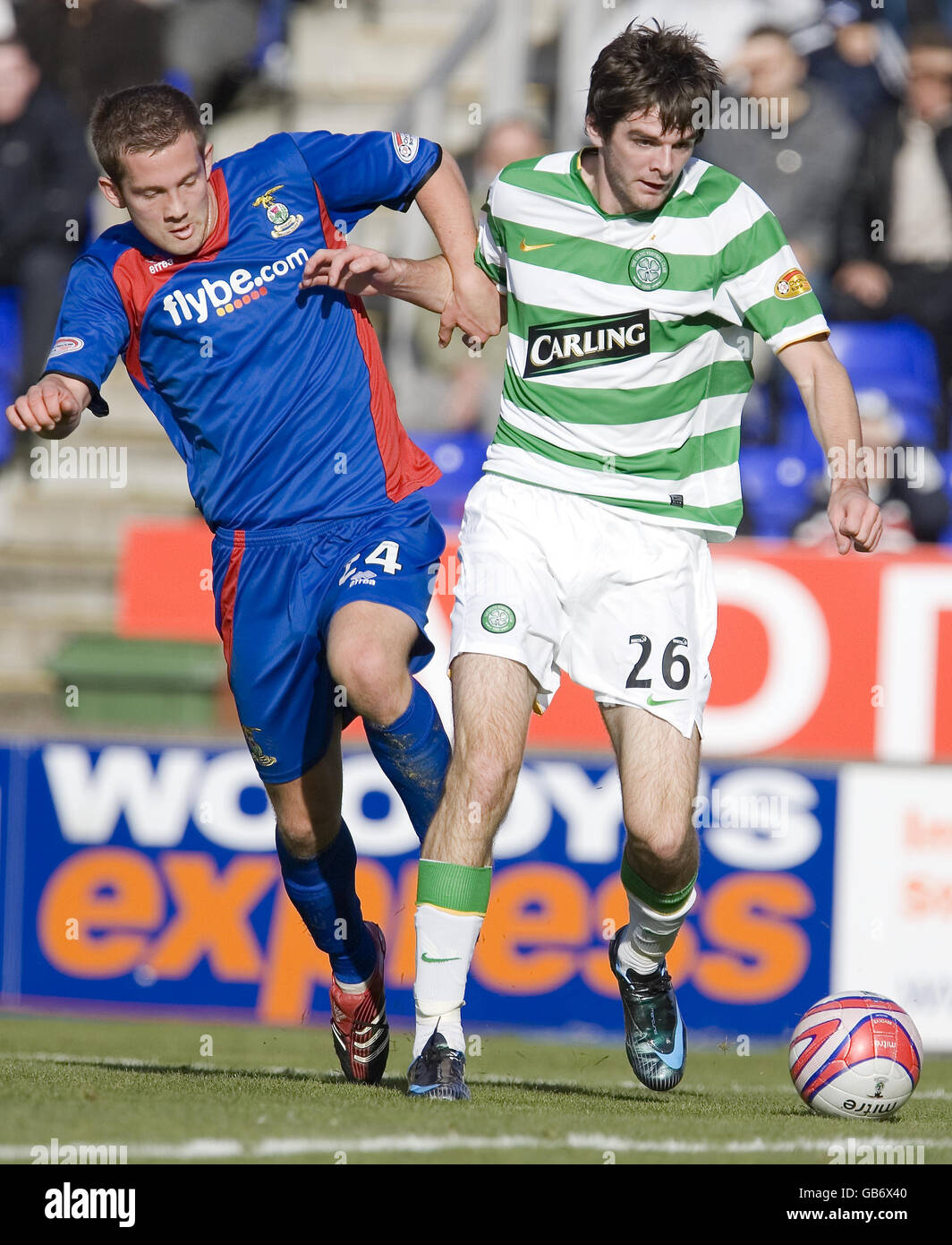 Celtic's Cillian Sheridan (right) holds off Inverness' Jamie Duff ...
