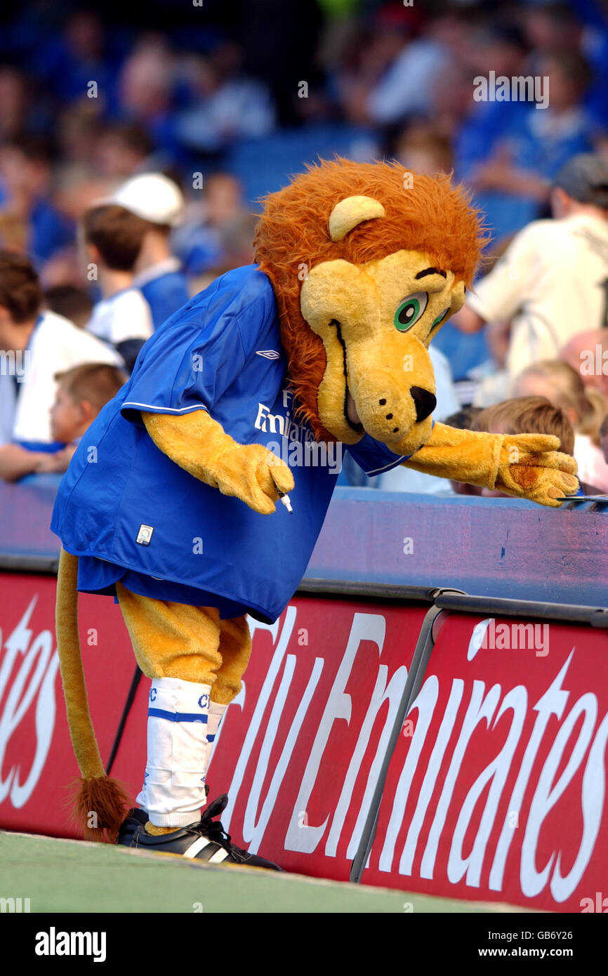 Chelseas mascot stamford lion hi-res stock photography and images - Alamy