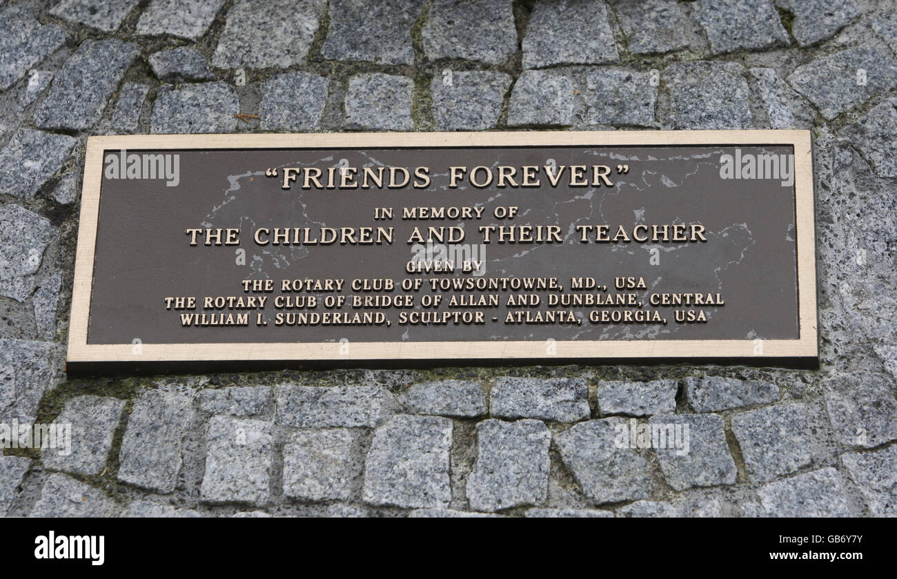 A memorial to the children who died in the Dunblane massacre in ...