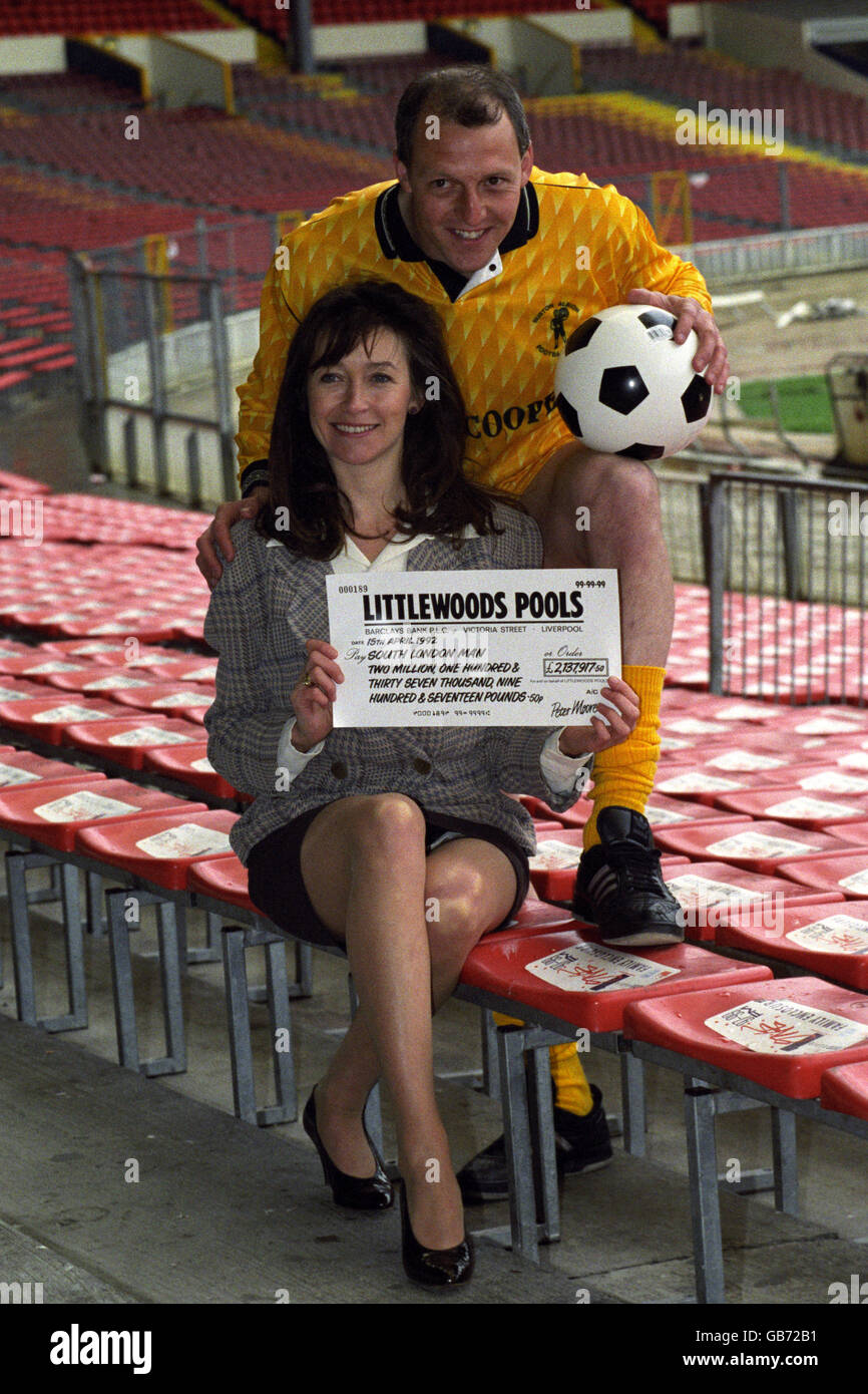 Who wishes to remain anonymous hi-res stock photography and images - Alamy