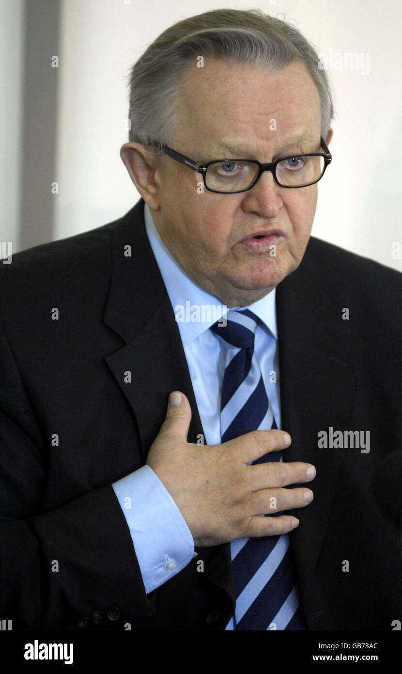 Former President of Finland, Martti Ahtisaari speaks during a press ...