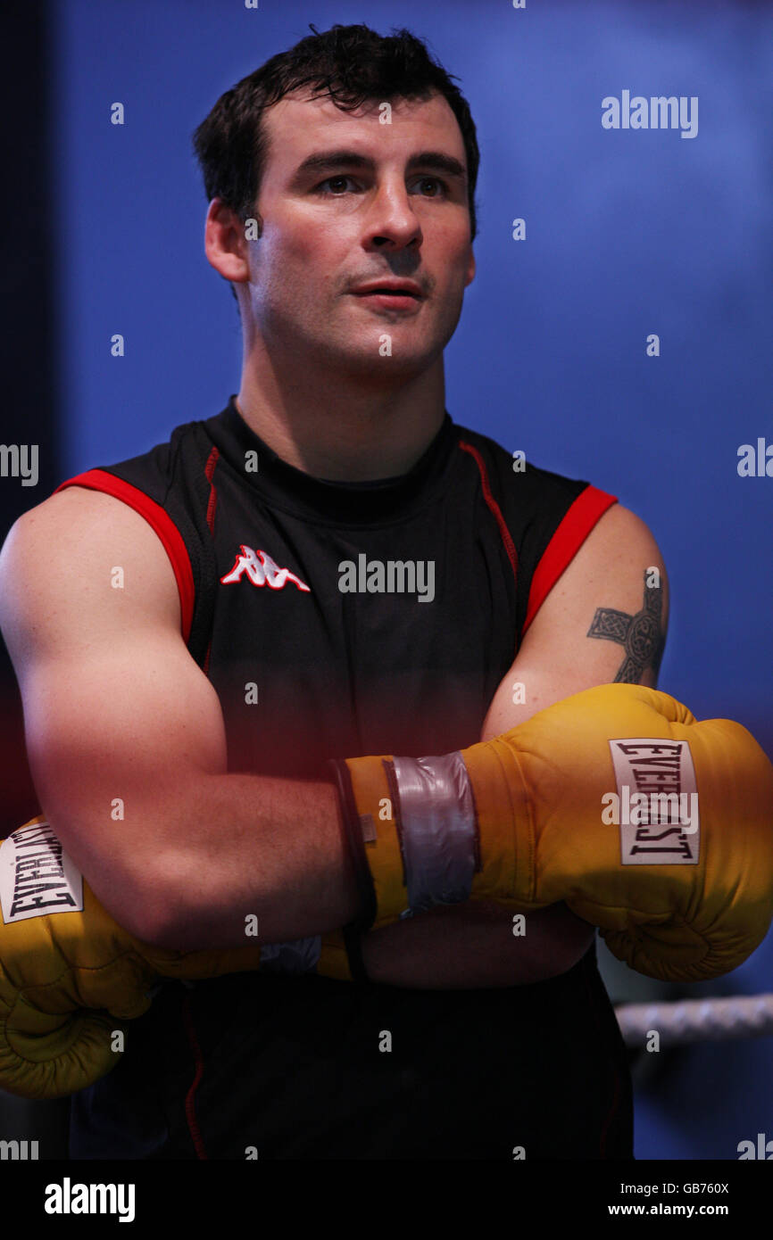Boxing - Joe Calzaghe Work Out - Enzo Calzaghe Gym Stock Photo - Alamy