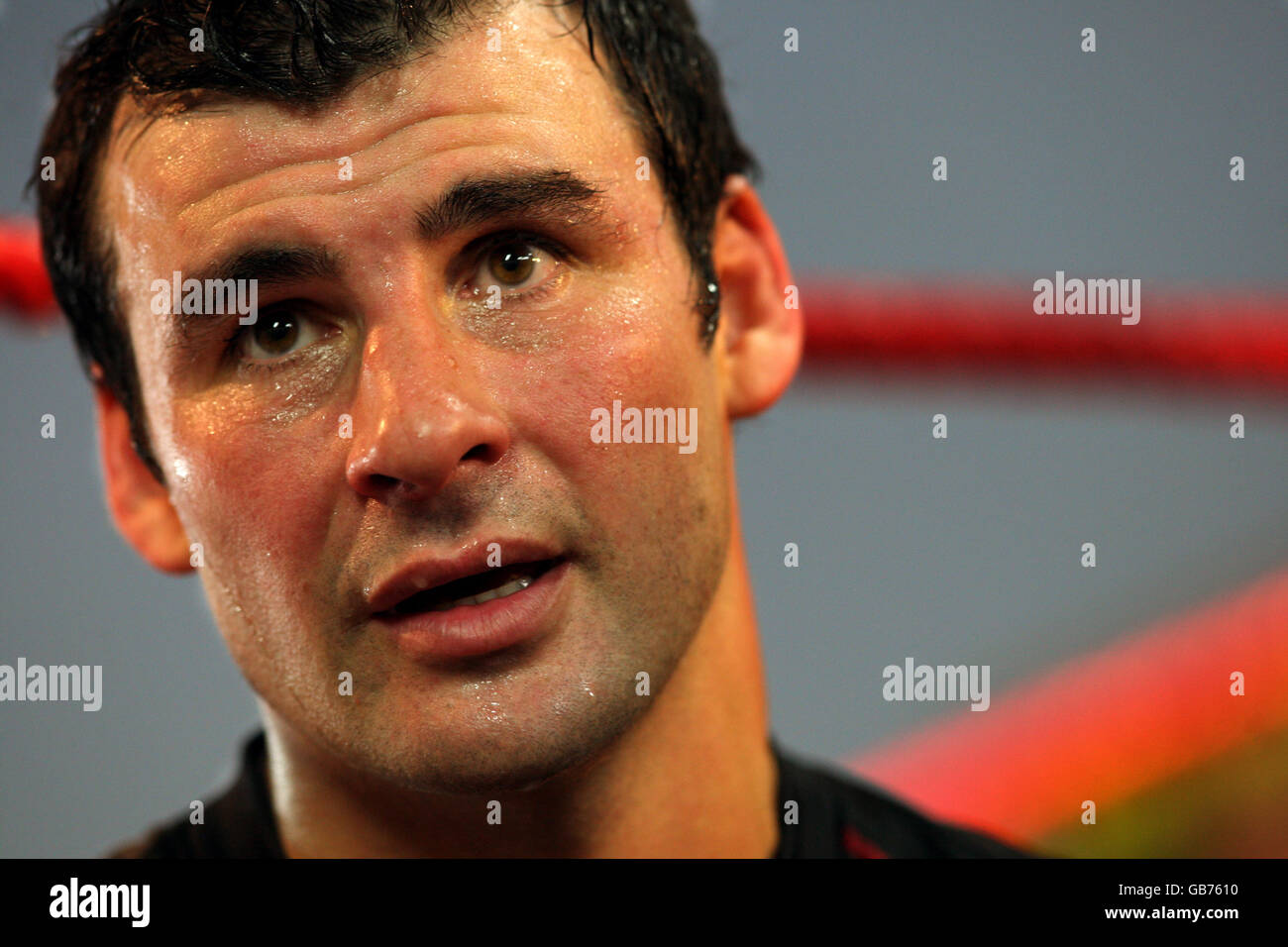 Boxing joe calzaghe work out enzo calzaghe gym hi-res stock photography ...