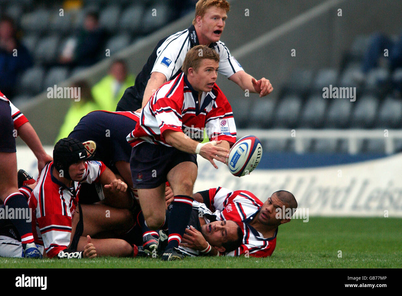 Action spin pass scrum half guard hi-res stock photography and images ...