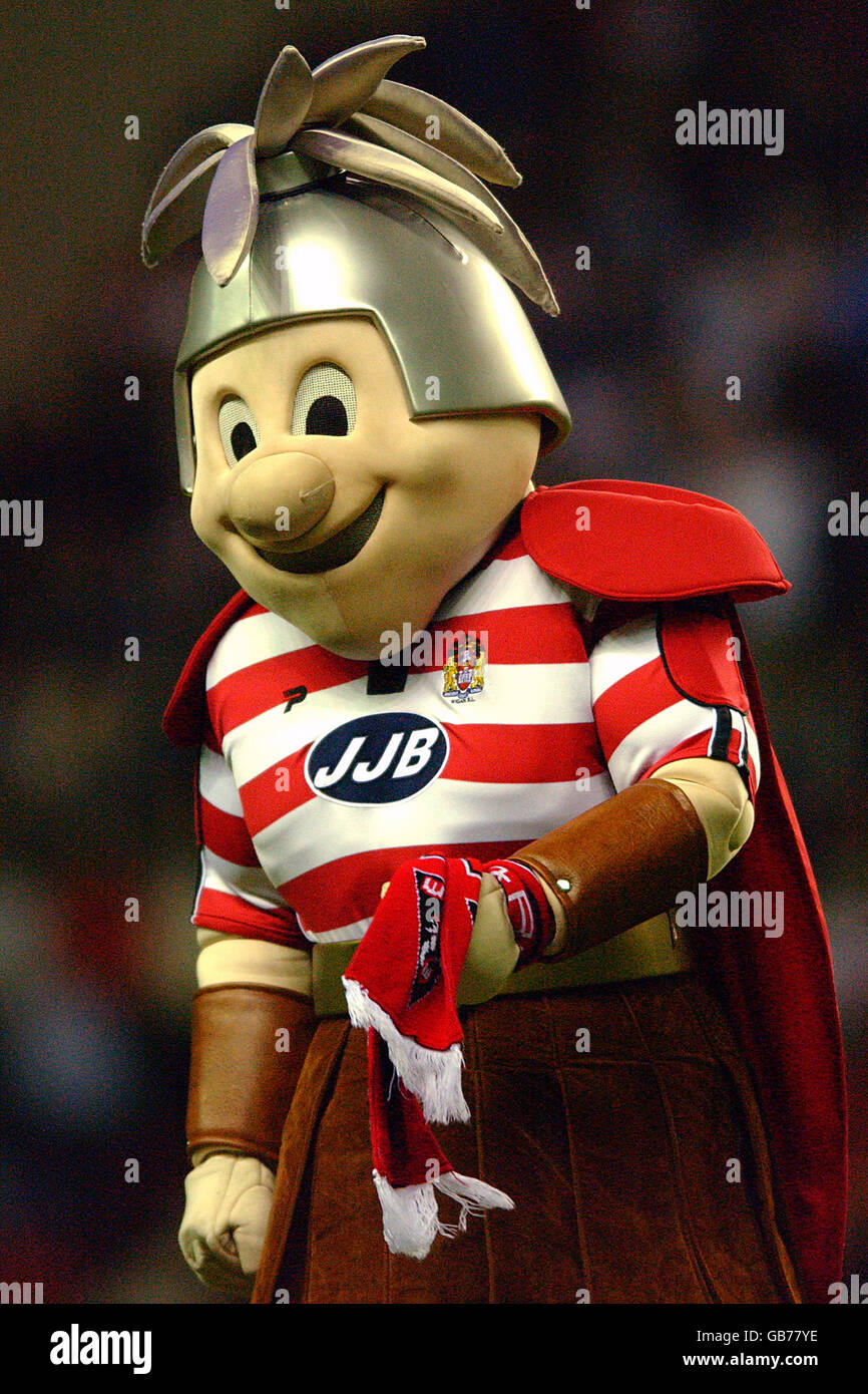 Wigan warriors mascot max hi-res stock photography and images - Alamy