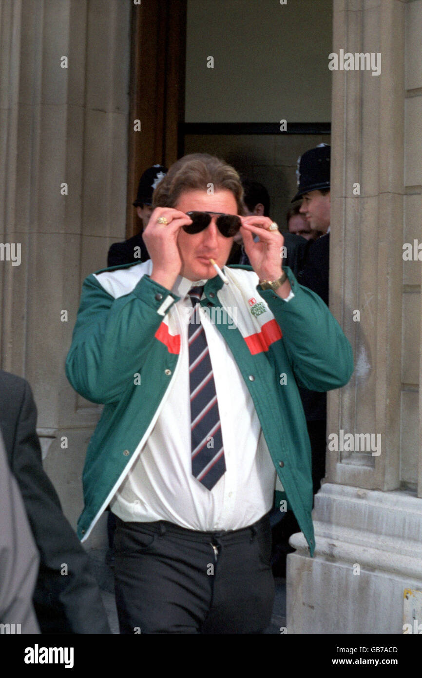 The crafty cockney eric bristow hi-res stock photography and images - Alamy