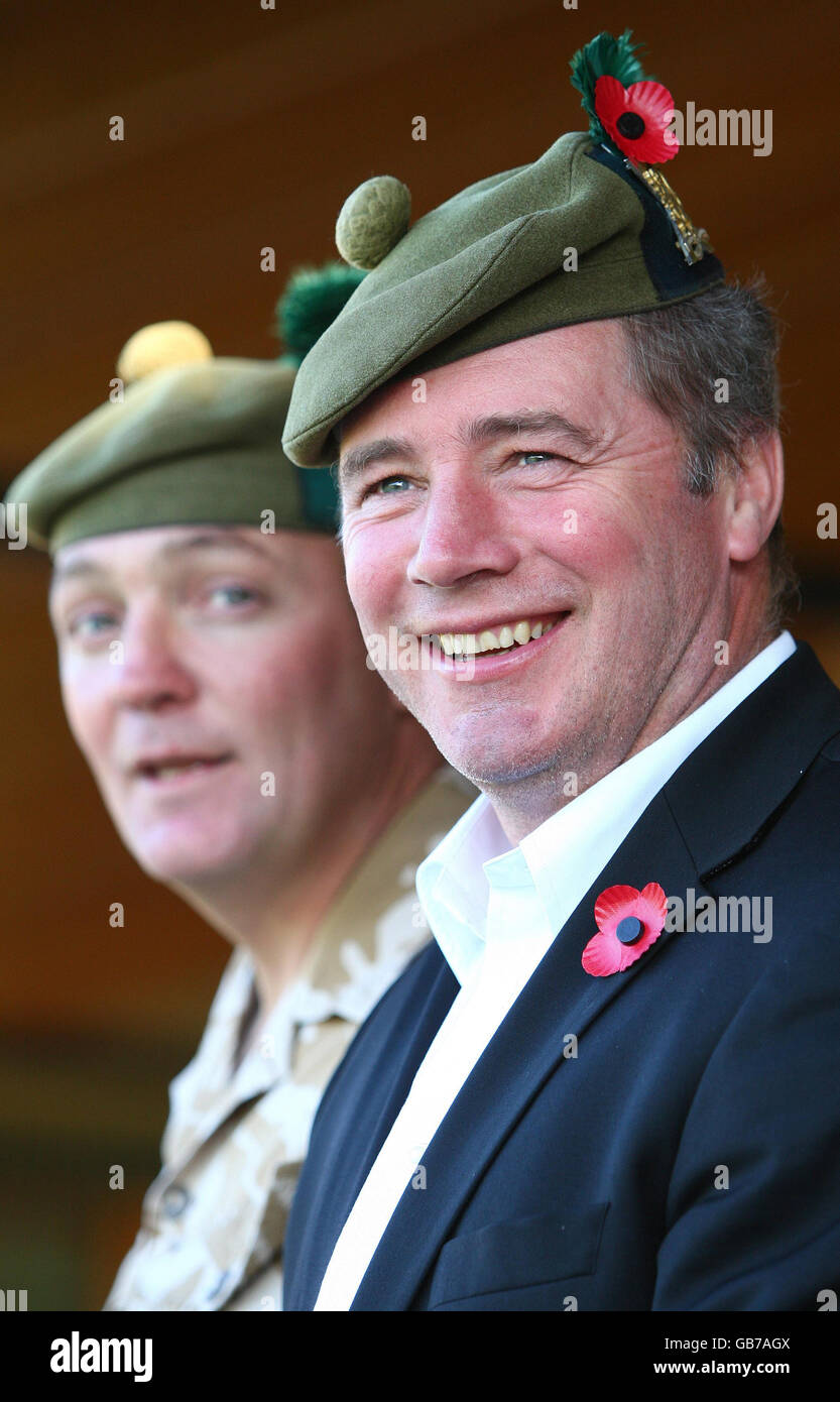Sgt Major David Robertson (right) from the Argyll and Sutherland ...
