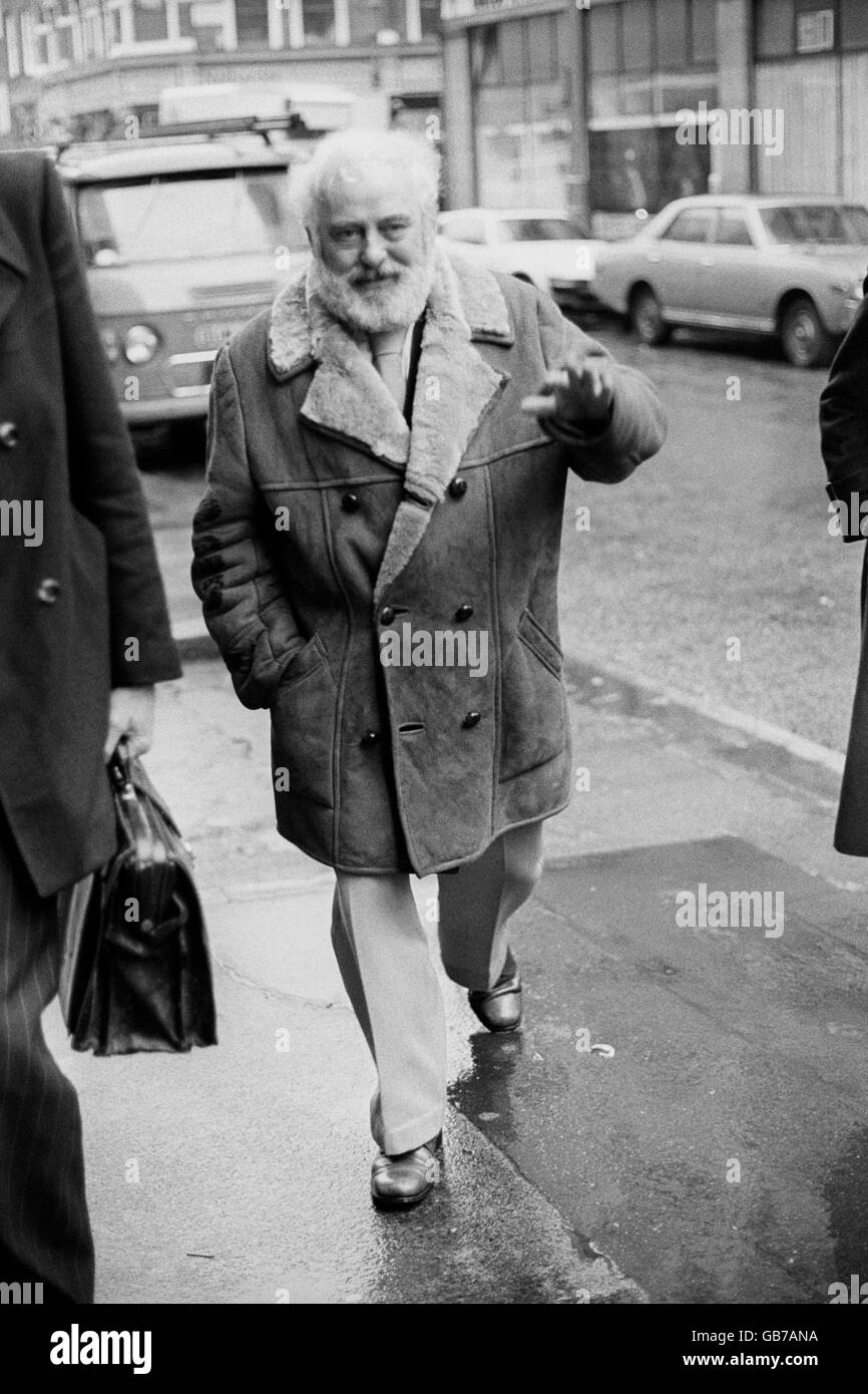 Tom keating forger hi-res stock photography and images - Alamy