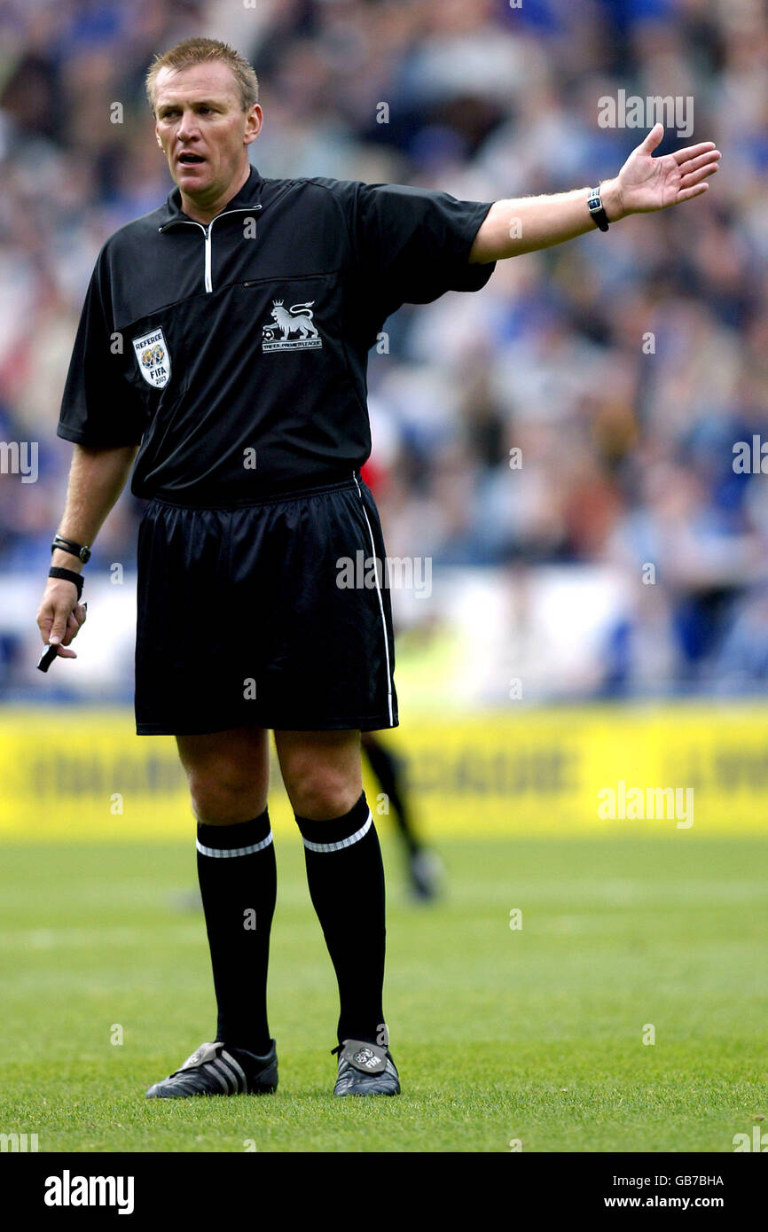 Graham poll premier league referee hi-res stock photography and images ...