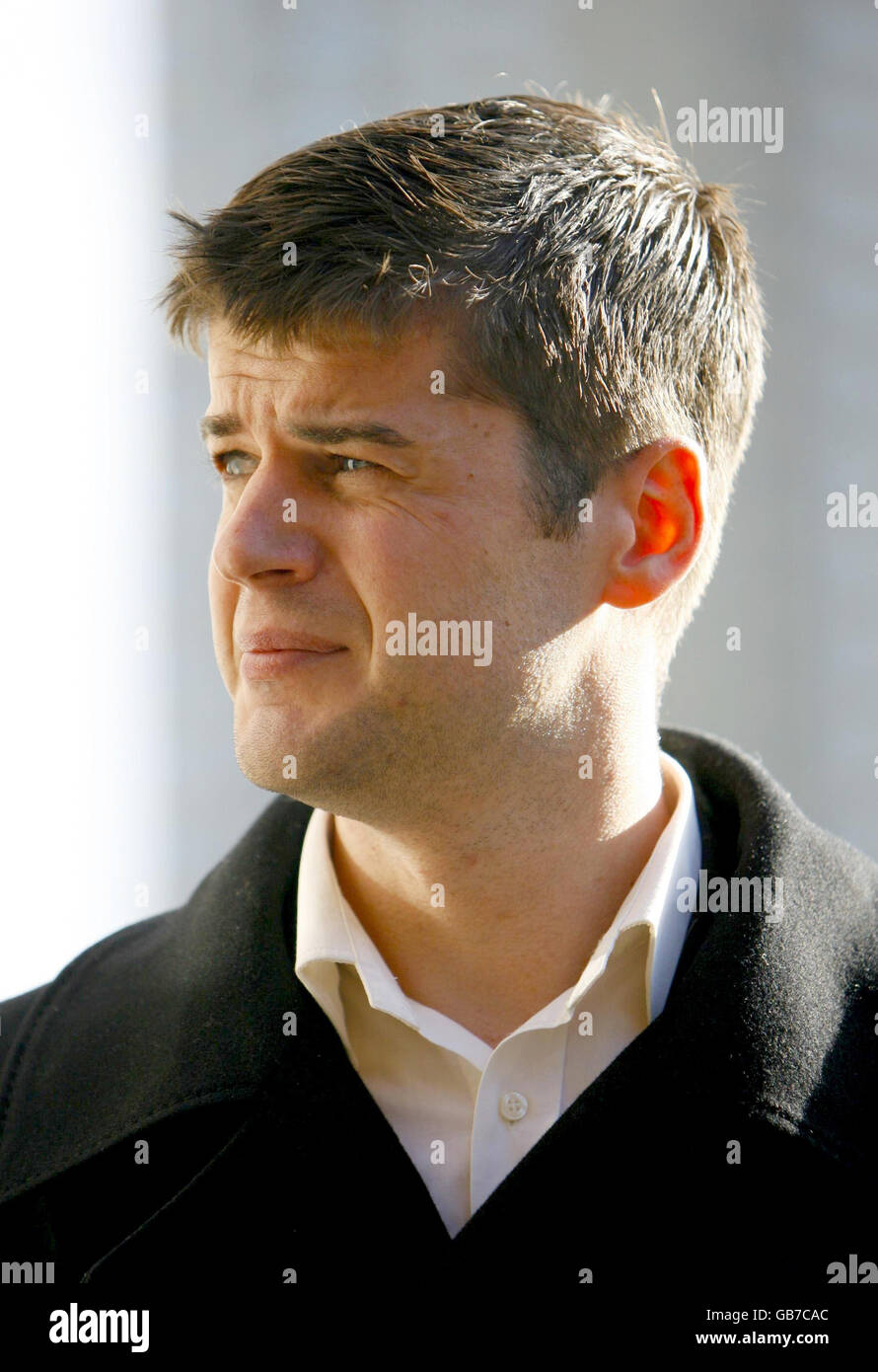 Police officer portsmouth hi-res stock photography and images - Alamy