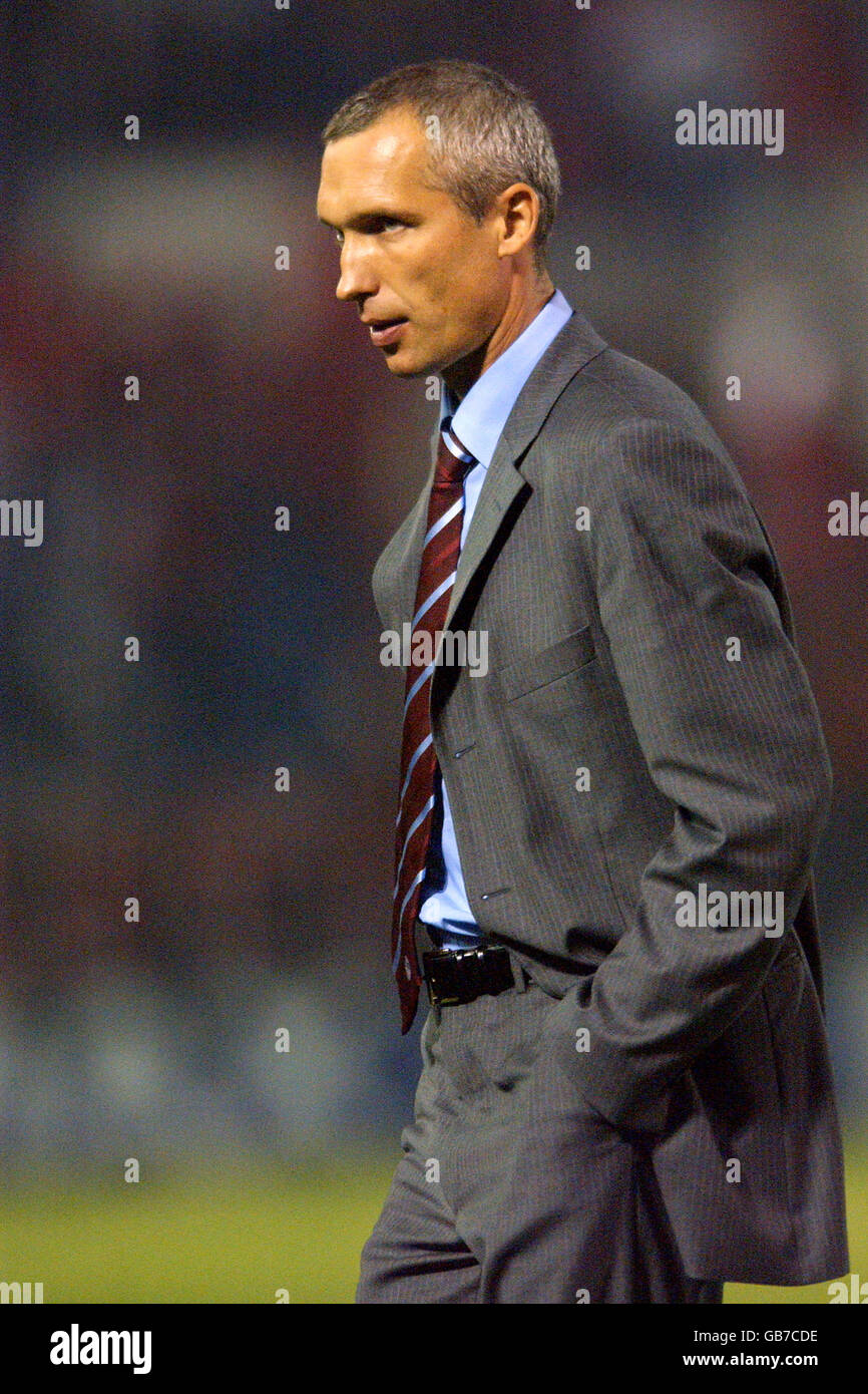 Olympiakos manager hi-res stock photography and images - Alamy