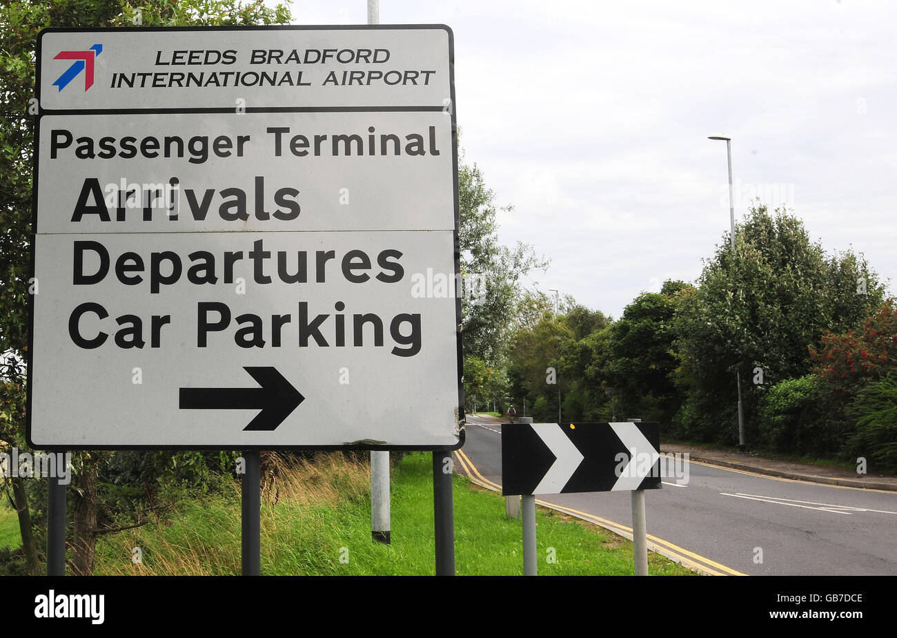 Leeds road signs hi-res stock photography and images - Alamy