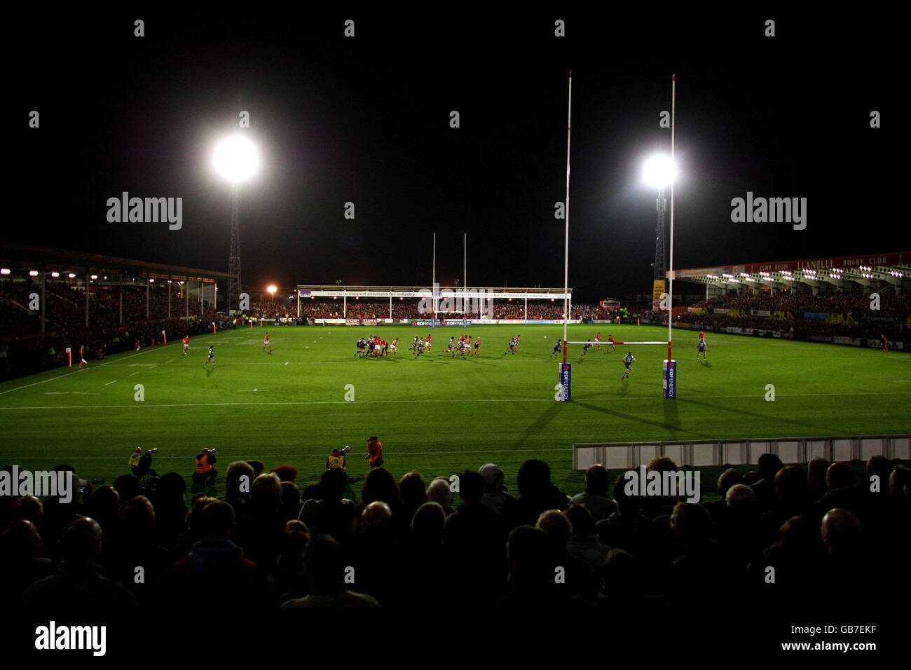 Welsh people rugby fans hi-res stock photography and images - Alamy