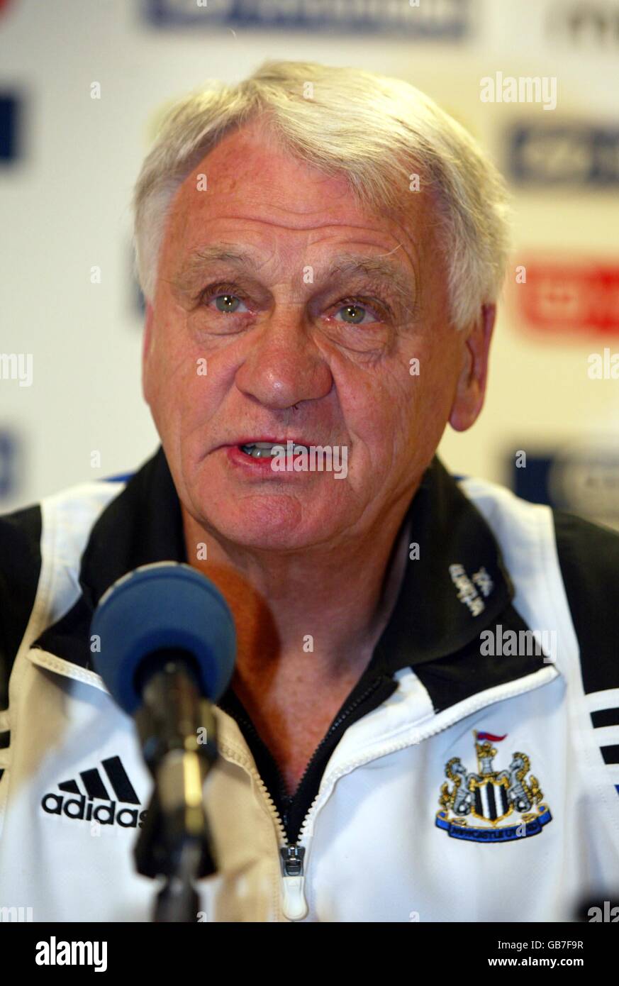 Newcastle manager bobby robson at training hi-res stock photography and ...