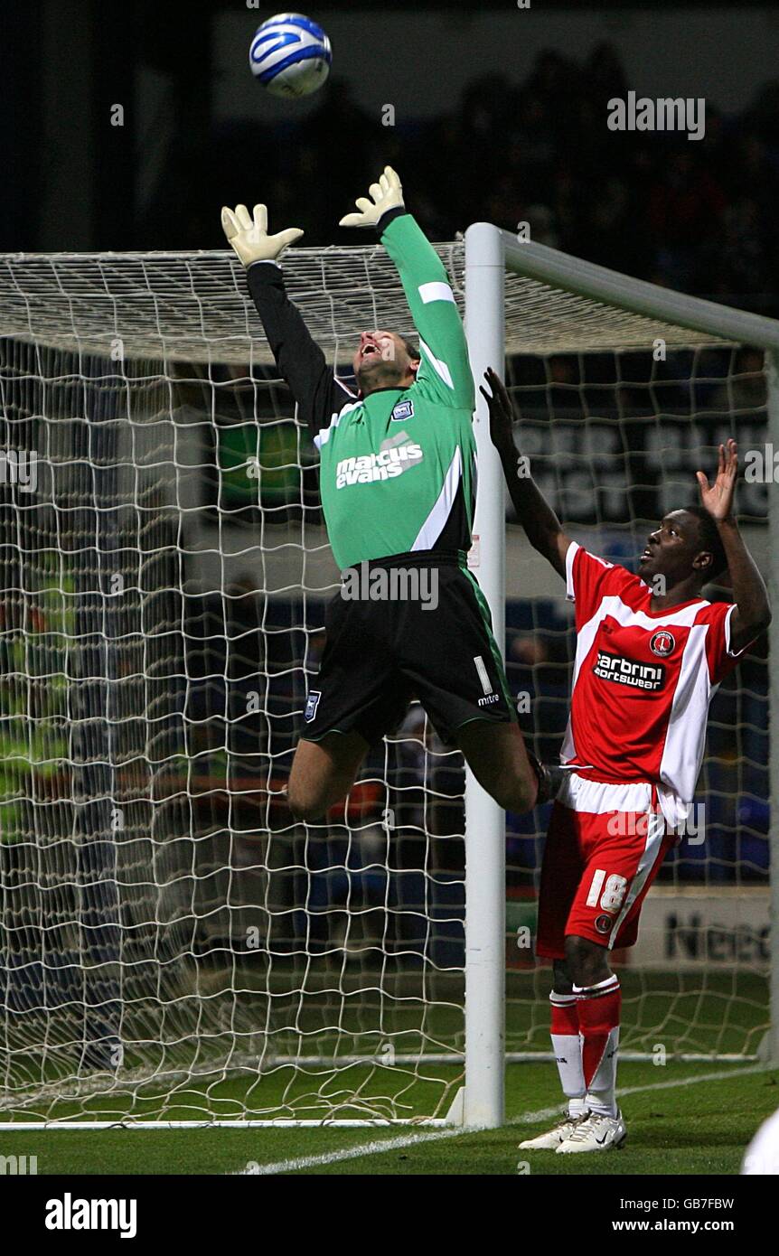 Ipswich town goalkeeper richard wright jumps for the ball hi-res stock ...