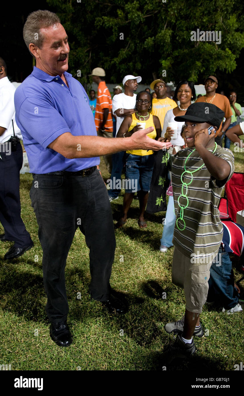 Sir Allen Stanford walks through the crowd during the Stanford Super ...