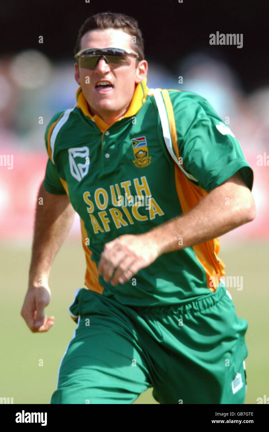 Cricket shades sunglasses hi-res stock photography and images - Alamy