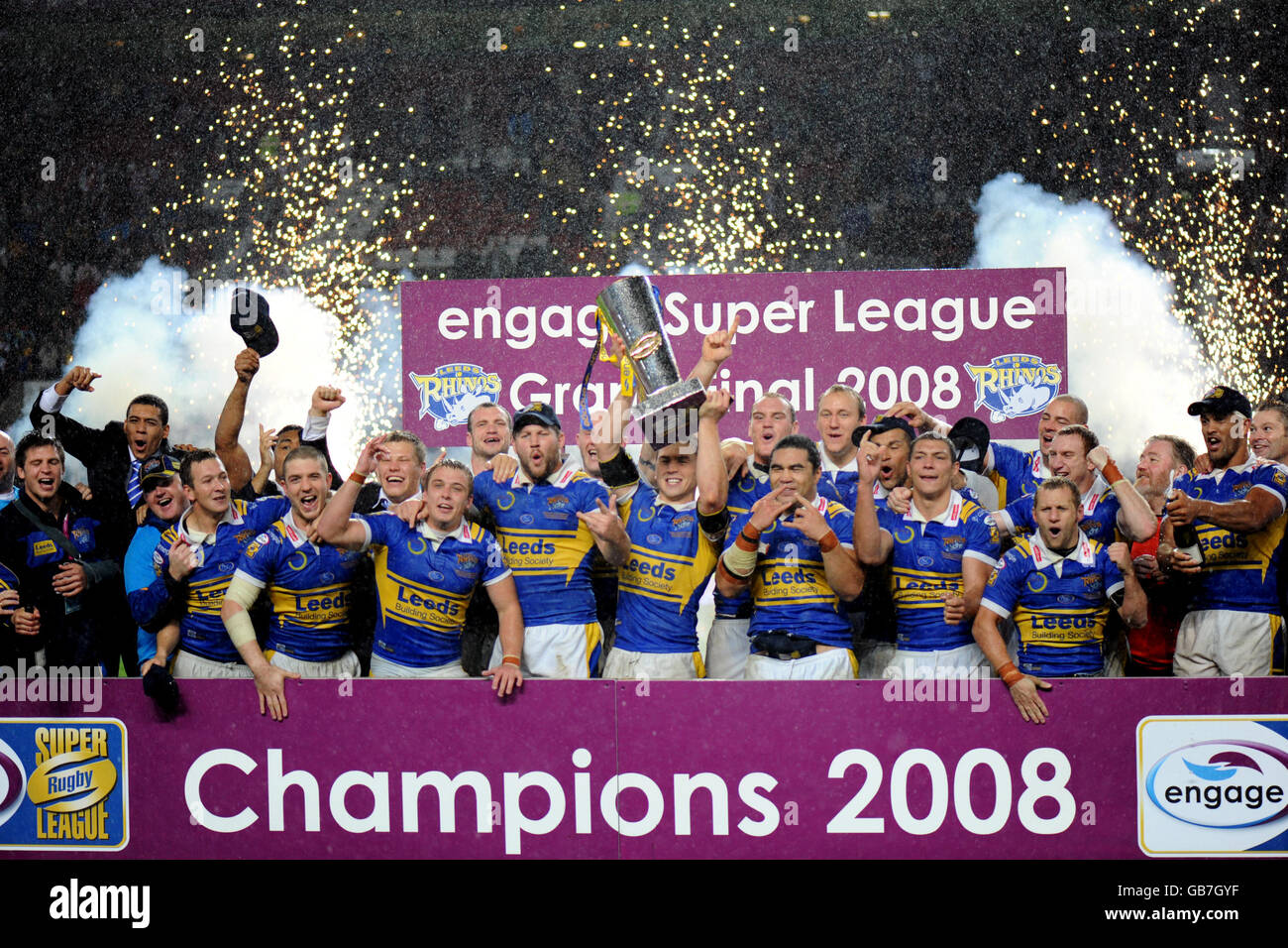 Leeds Rhinos celebrate winning the Superleague Grand Final Stock Photo ...