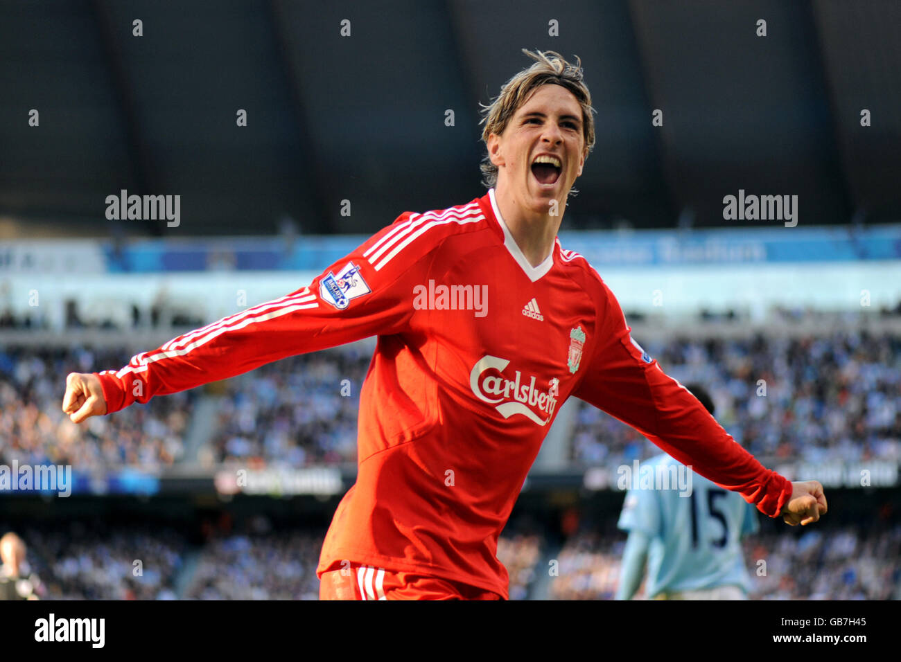 Liverpools fernando torres celebrates scoring hi-res stock photography ...