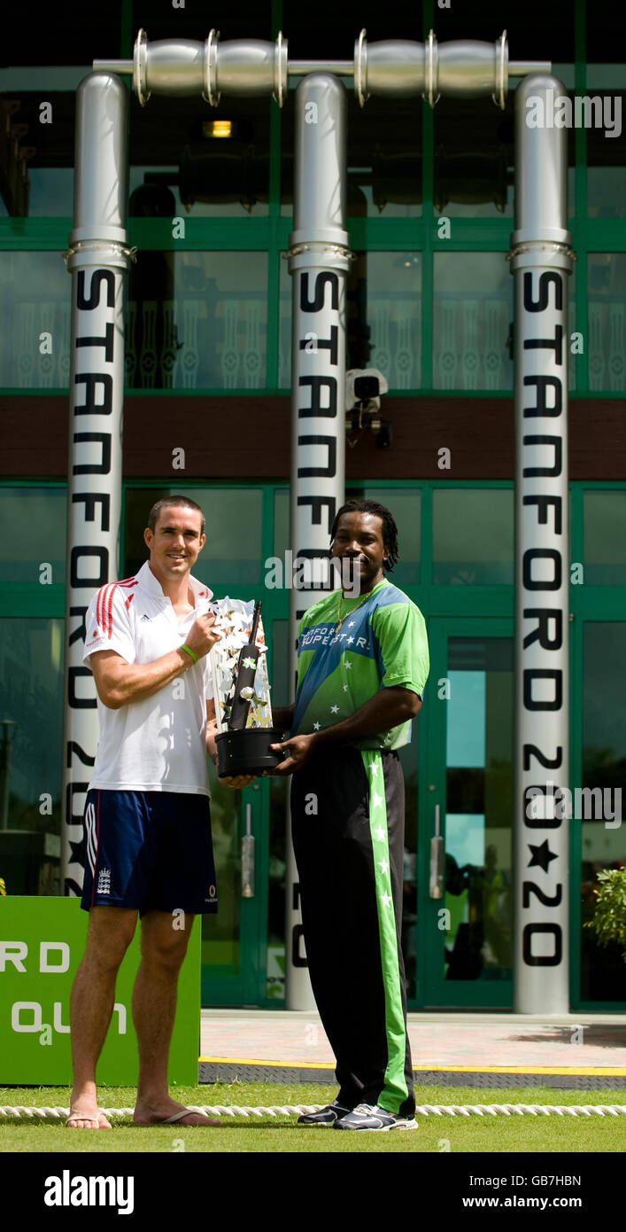 England captain Kevin Pietersen and Stanford Superstars captain Chris ...