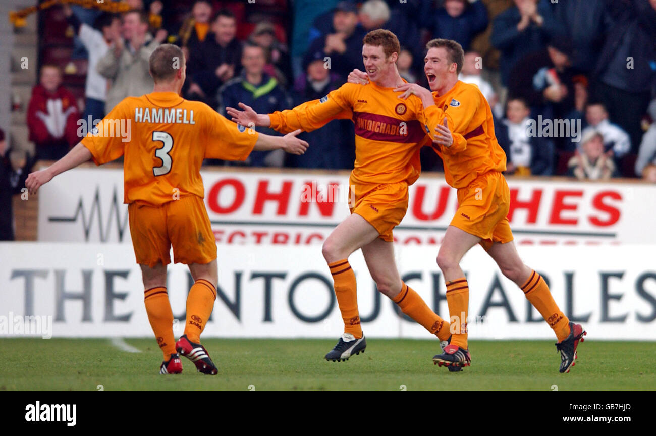 Motherwell's Stephen Pearson (c) celebrates scoring the equalising goal ...