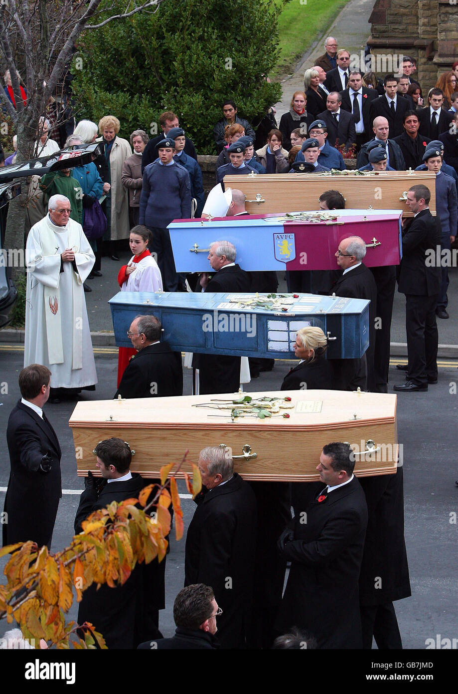 Mourners attend the funeral of David and Michelle Statham and their ...