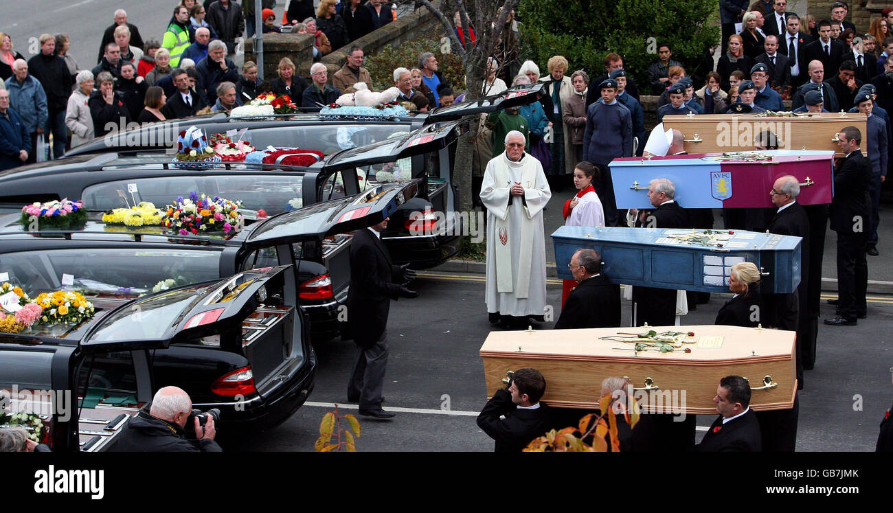 Statham family funeral Stock Photo - Alamy