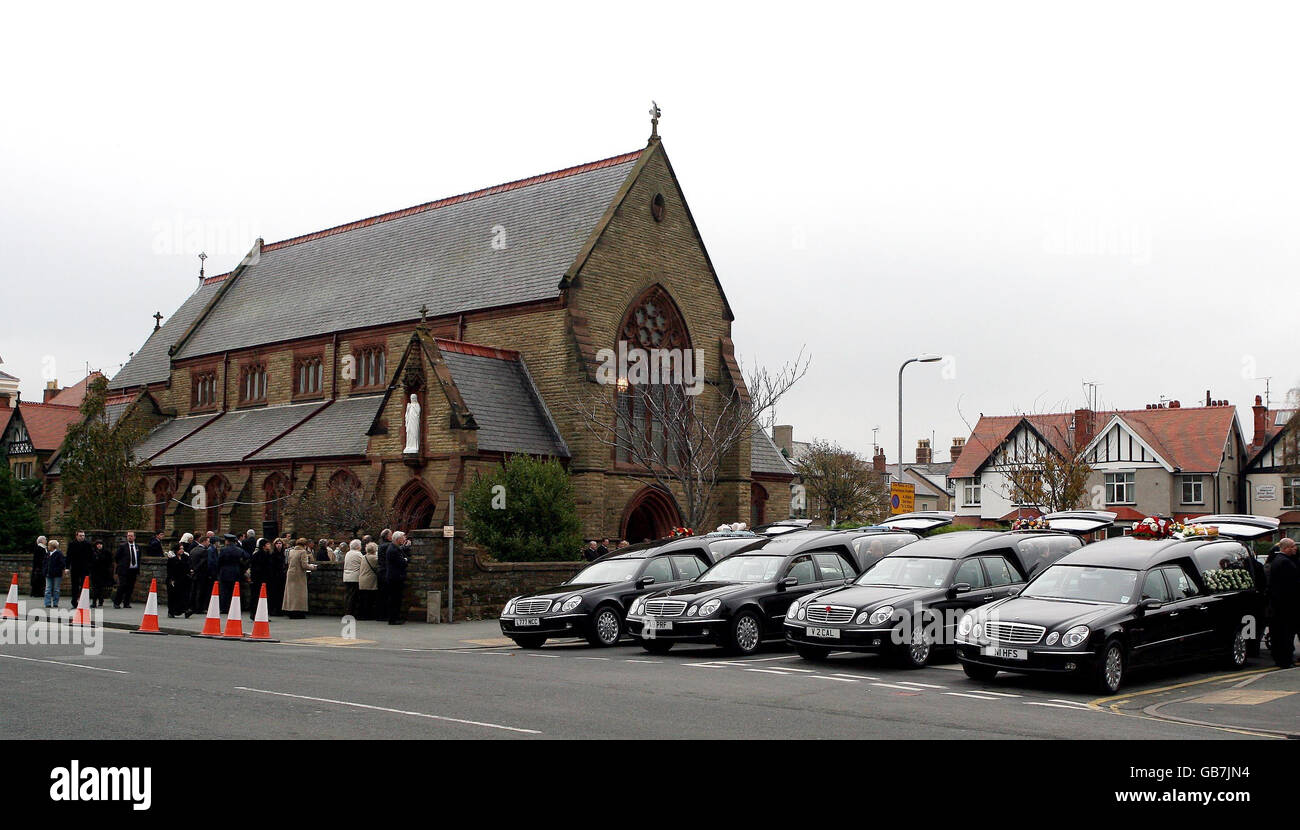 Mourners attend the funeral of David and Michelle Statham and their ...